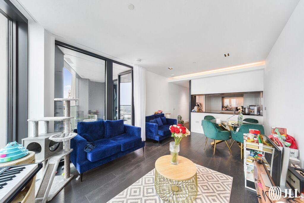 Amory Tower, London E14 2 bed flat - £3,402 pcm (£785 pw)