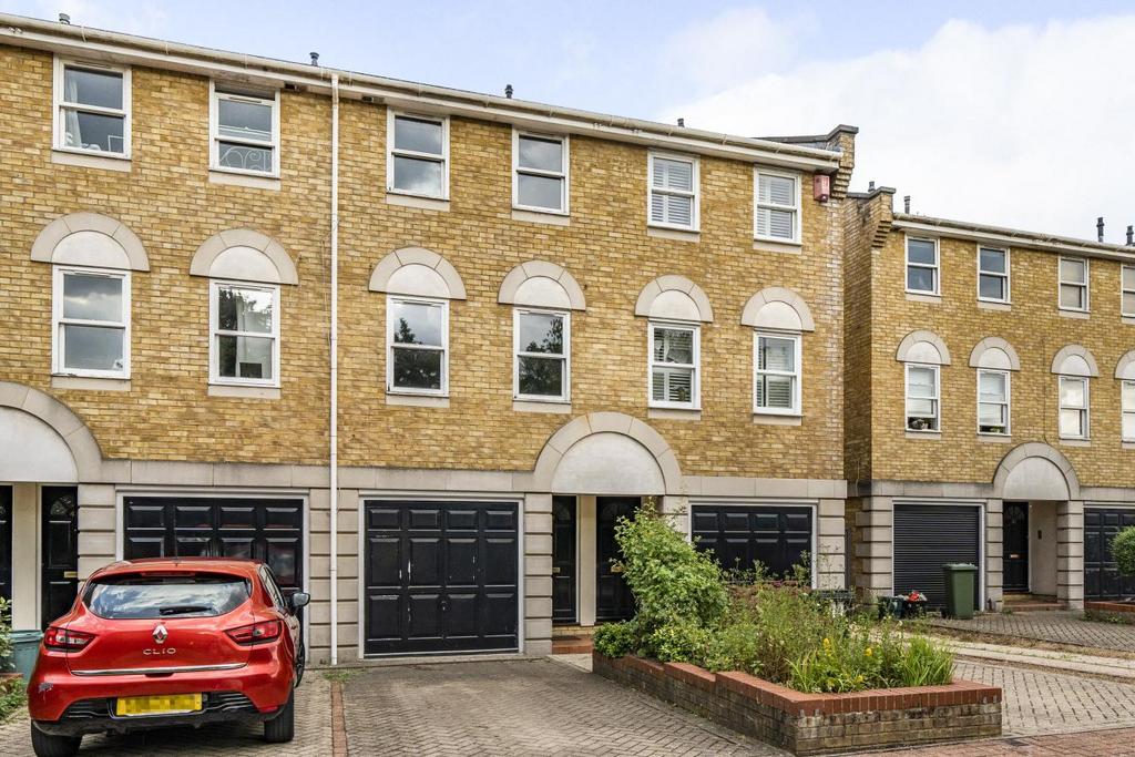 Vicarage Drive, Beckenham 1 bed terraced house - £399,995