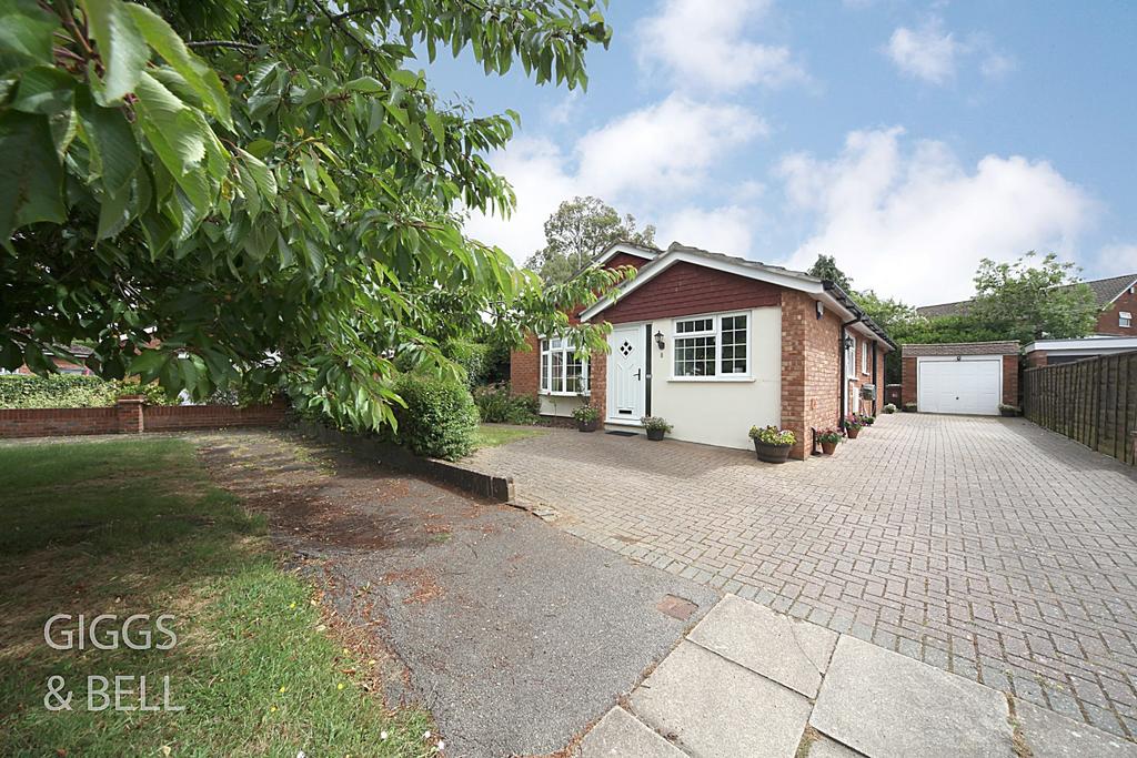 Sedbury Close, Luton, Bedfordshire, LU3 3 bed detached bungalow - £450,000