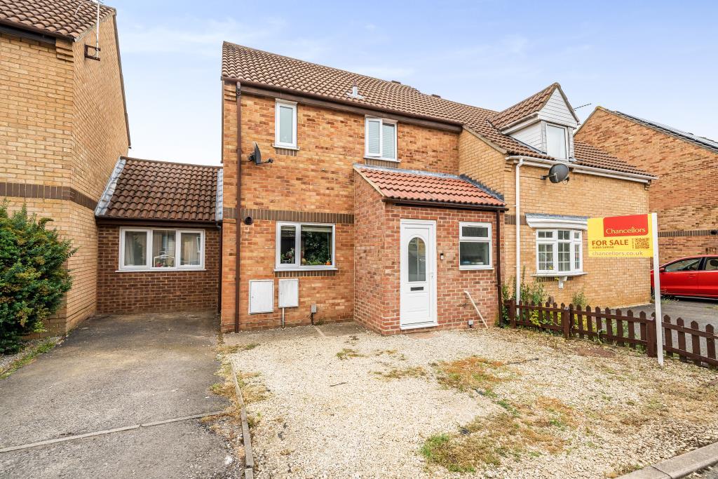 Bicester, Oxfordshire, OX26 3 bed semi-detached house - £300,000