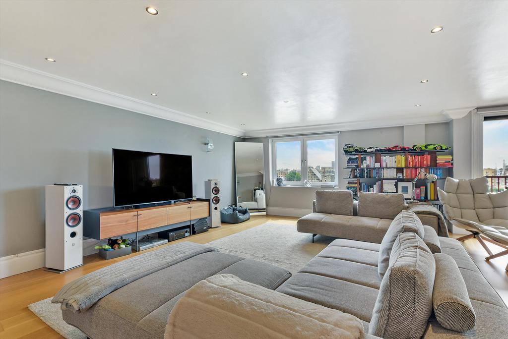 122 Wapping High Street, London, E1W 2 bed flat - £4,117 pcm (£950 pw)