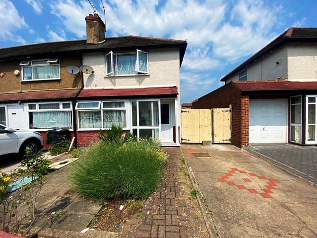 MIDDLEHAM ROAD, EDMONTON 2 bed end of terrace house - £410,000
