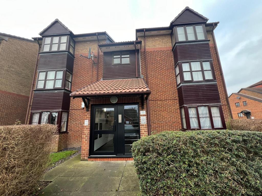 Conifer Way, Wembley Studio - £1,195 pcm (£276 pw)