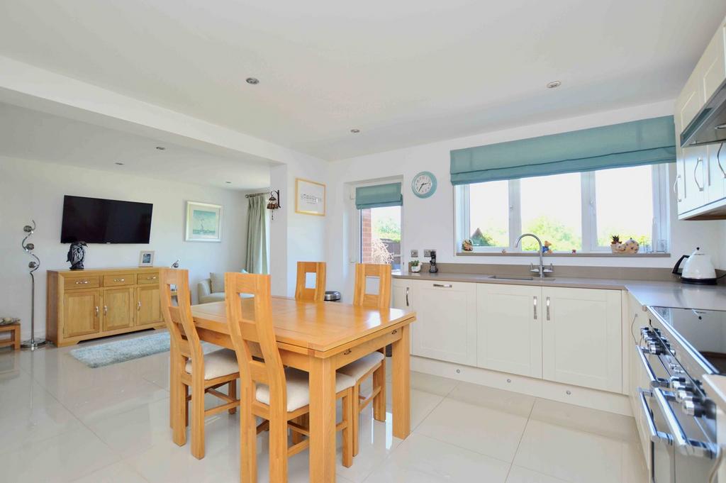 Aston-on-Carrant, Tewkesbury, GL20 3 bed detached house for sale - £550,000