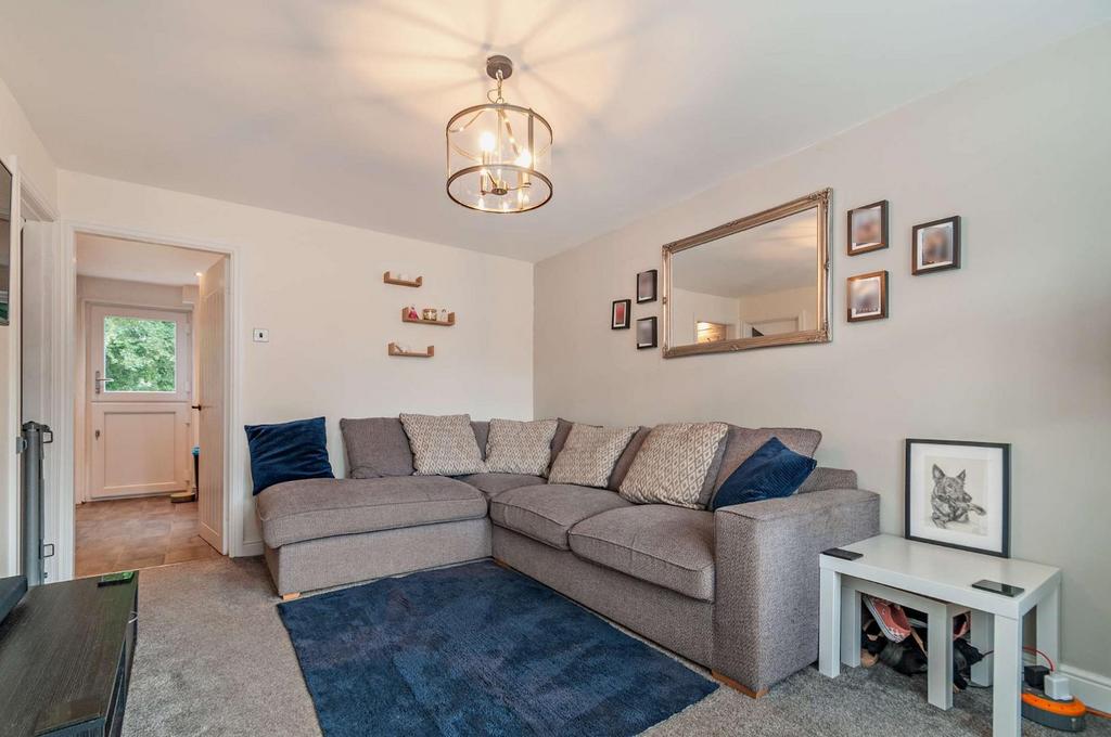 Sherwood Drive, Harrogate, HG2 7HF 2 bed semi-detached house - £240,000