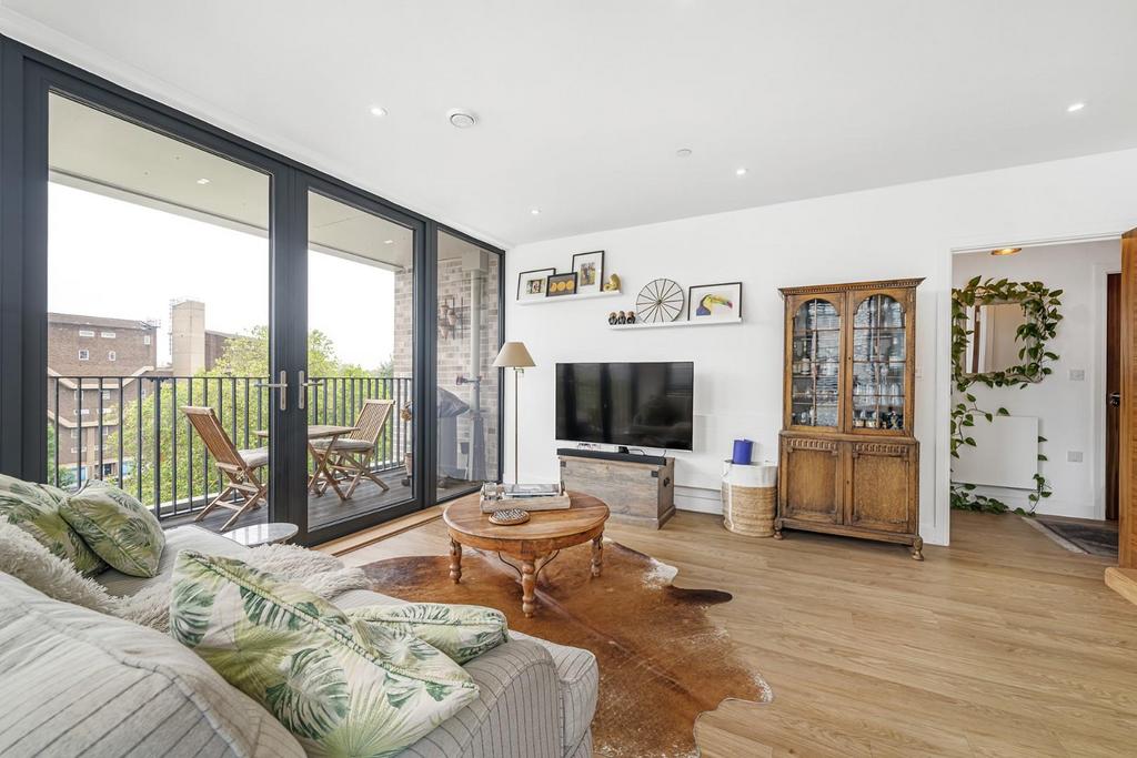 Coal Lane, SW9 2 bed flat - £610,000