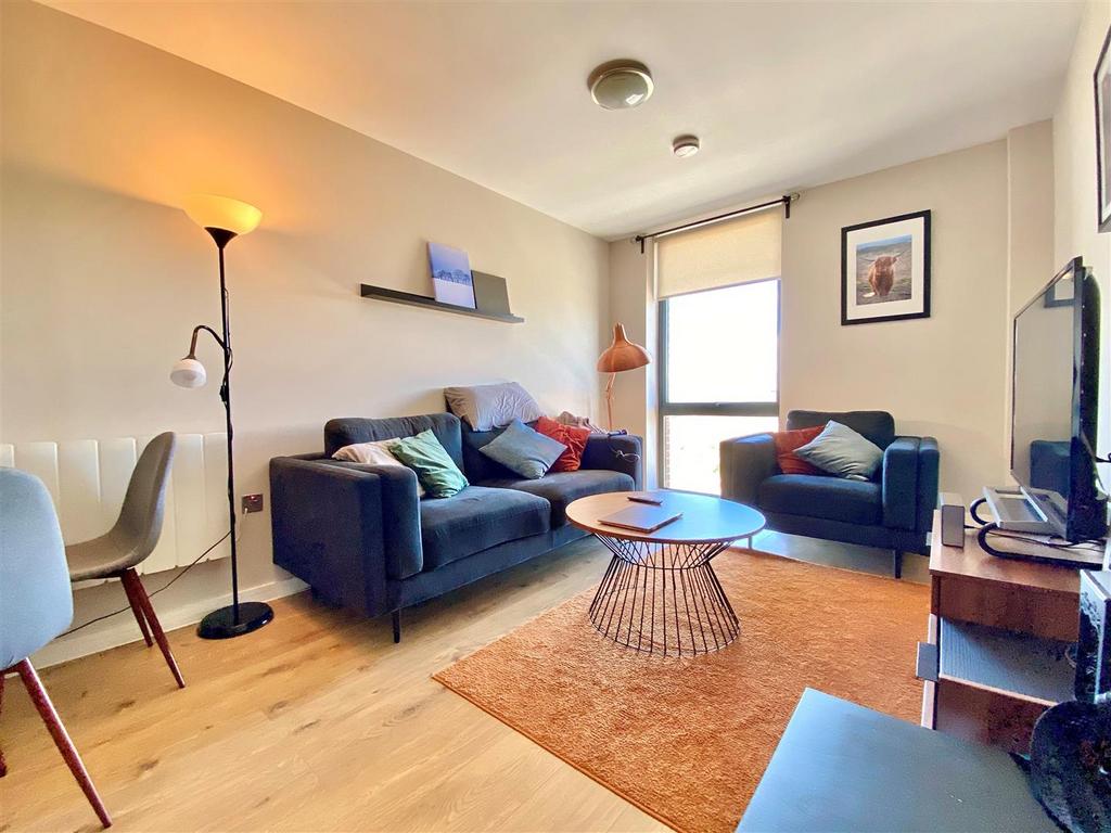 Quay Central, Jesse Hartley Way... 2 bed apartment - £170,000