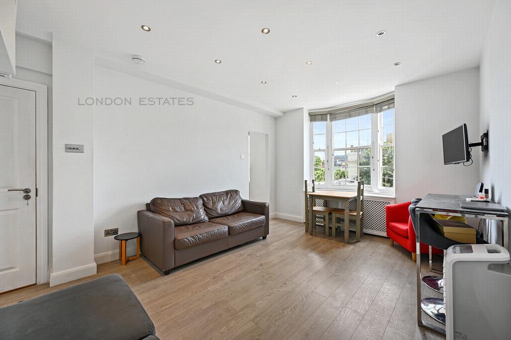 Princess Court, Queensway, Bayswater, W2 Studio - £1,650 pcm (£381 pw)