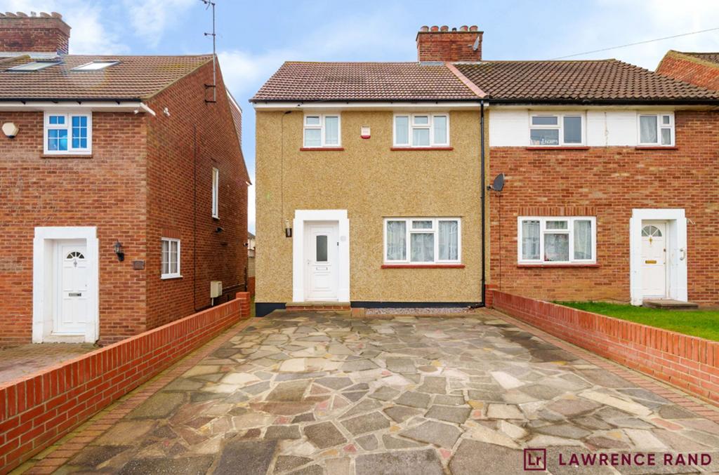 Hunters Hill, Ruislip, HA4 3 bed semi-detached house - £560,000