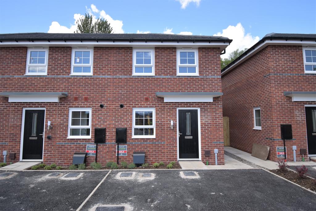 Longwall Drive, Ince WN2 2 bed mews - £900 pcm (£208 pw)