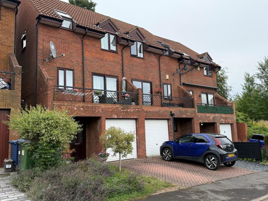 Mylne Close, High Wycombe, HP13 3 bed terraced house - £1,650 pcm (£381 pw)