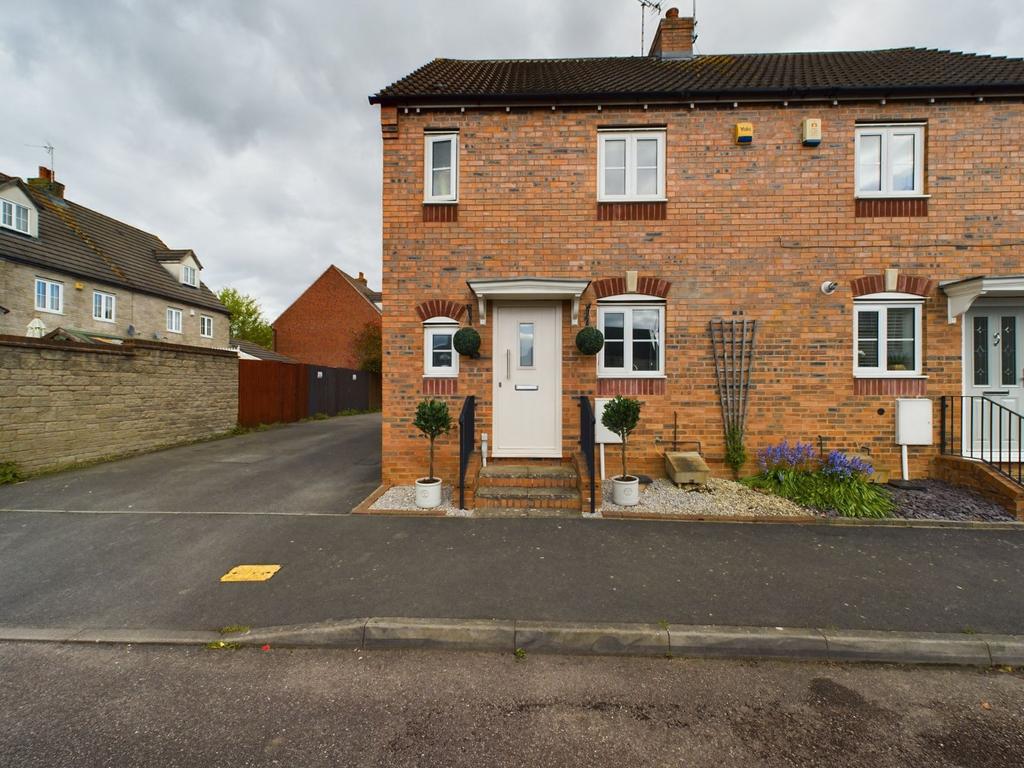 Rosedale Close Hardwicke Gloucester Gloucestershire Gl2 2 Bed Semi