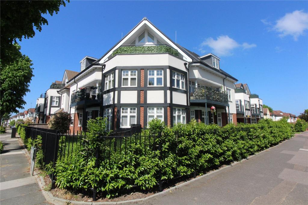 Burns Court, 102 Balgores Lane, RM2 2 bed apartment - £2,100 pcm (£485 pw)