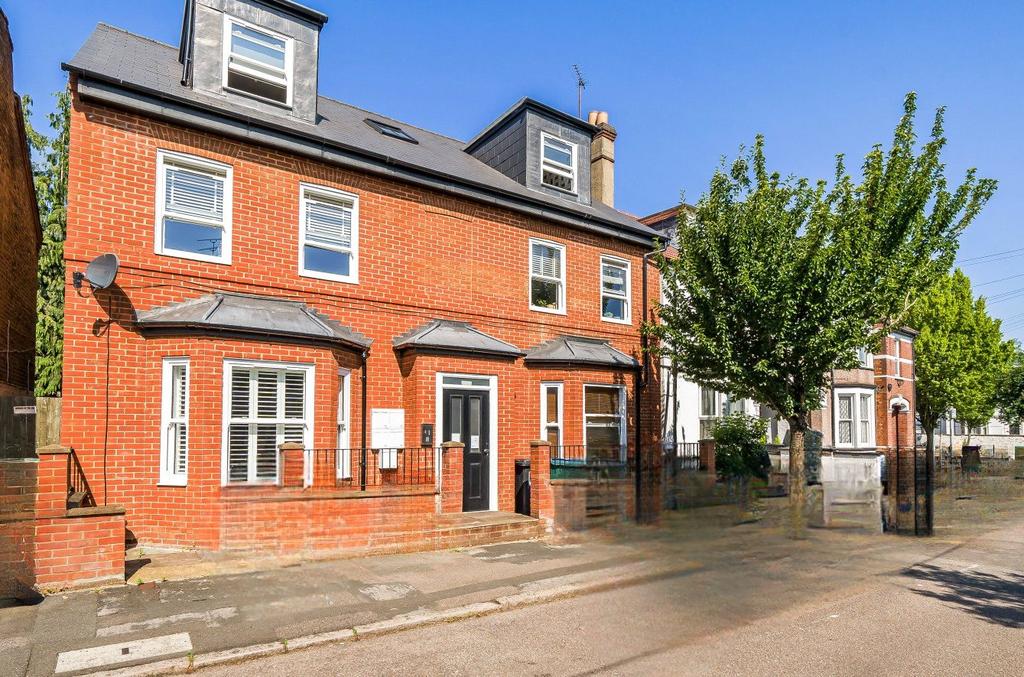 Watford, Hertfordshire WD17 1 bed apartment - £260,000