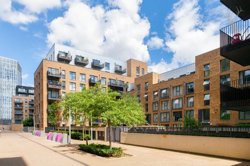 Bow River Village, E3 3 bed flat - £575,000