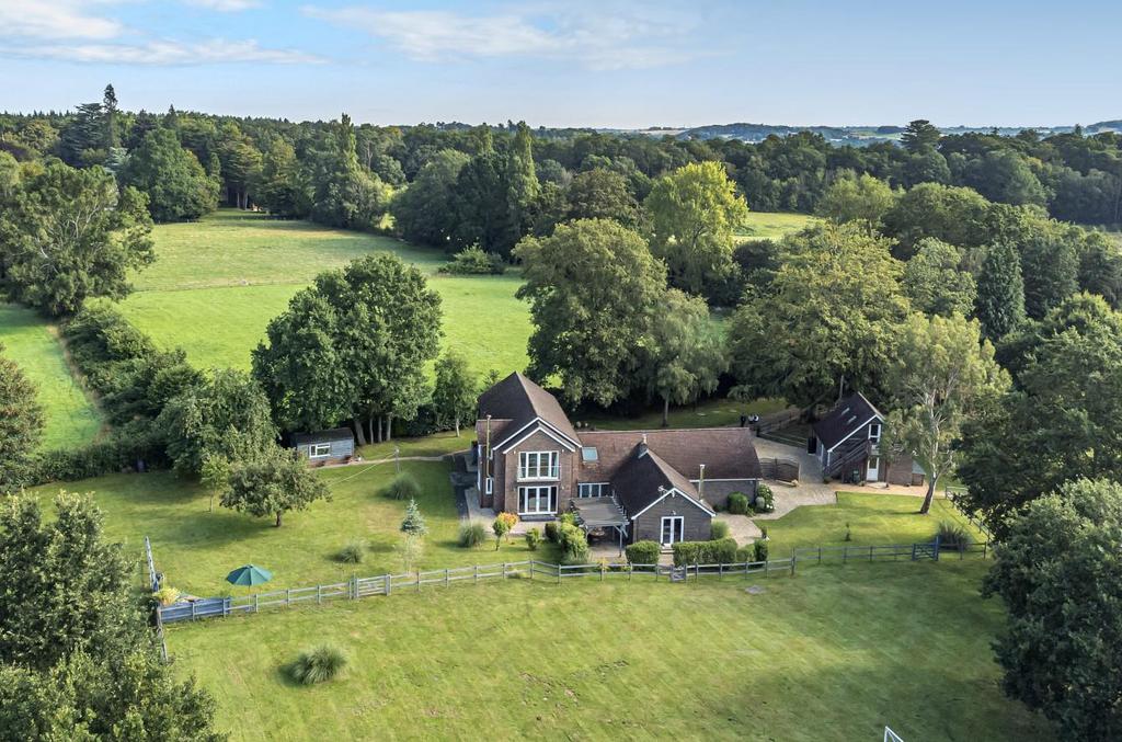 Winchester Road, Ampfield 6 bed detached house - £1,695,000