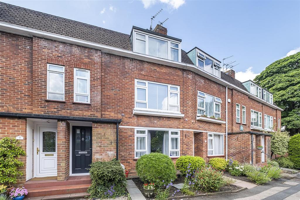 Cheyne court, Park Road, Banstead 2 bed maisonette - £500,000