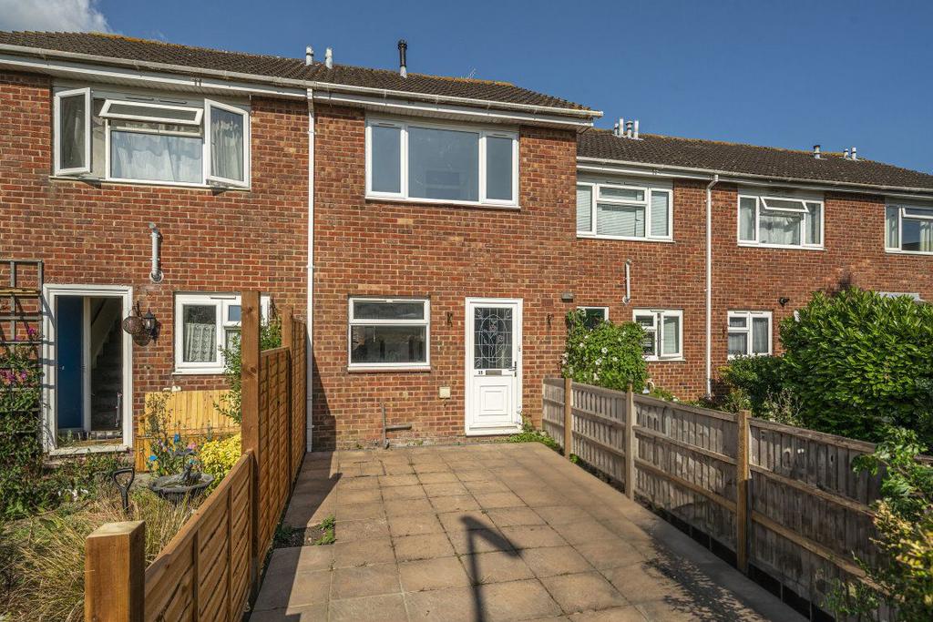 Charles Ave, Chichester 2 bed house - £1,300 pcm (£300 pw)