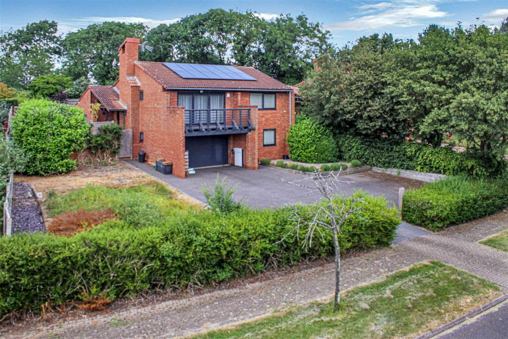 Colesbourne Drive, Downhead Park... 4 bed detached house - £675,000