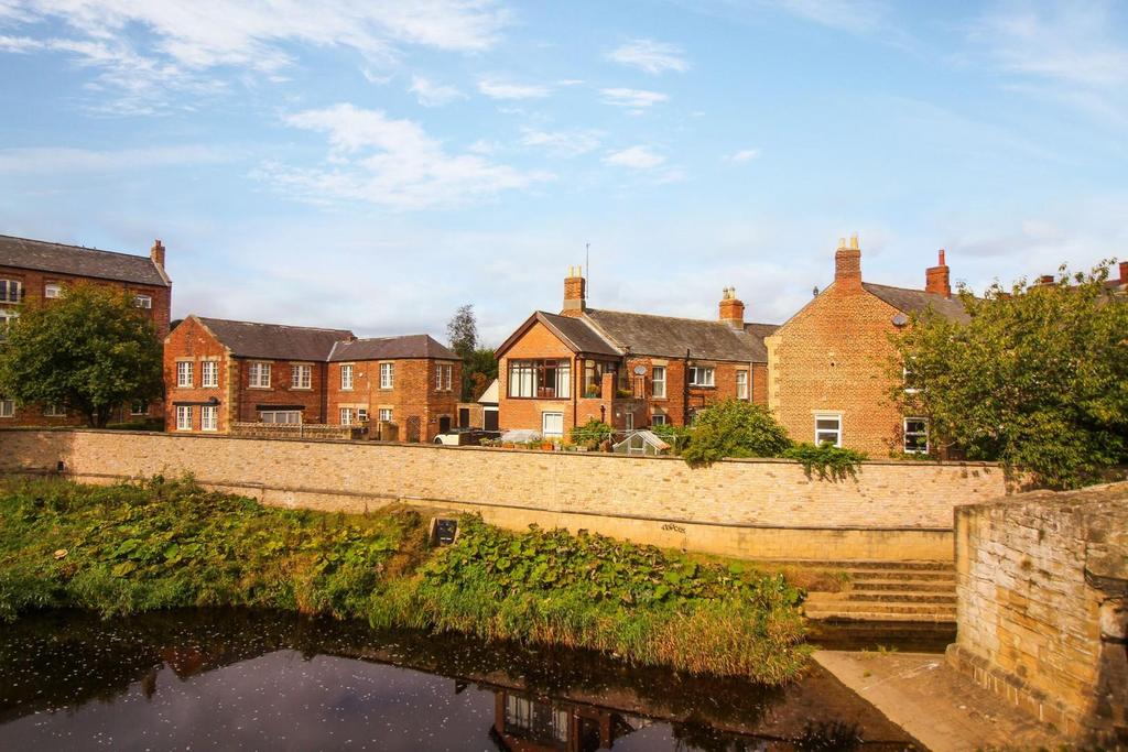 Chantry Place, Morpeth 1 bed terraced house - £110,000