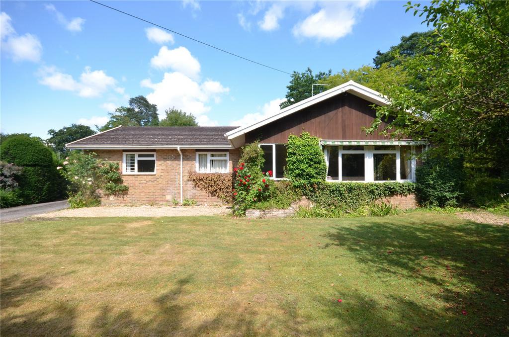 Bell Lane, Rowledge, Farnham, Surrey, GU10 3 bed bungalow for sale - £ ...
