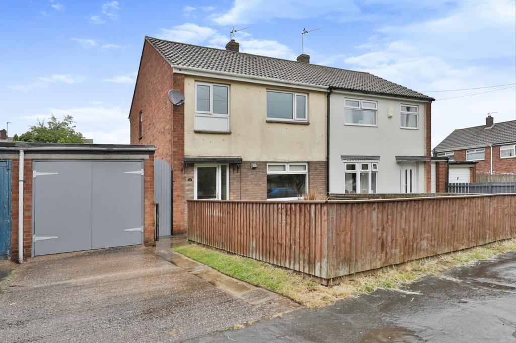 De Lacy Way, Winterton, DN15 9XS 3 bed semi-detached house - £125,000