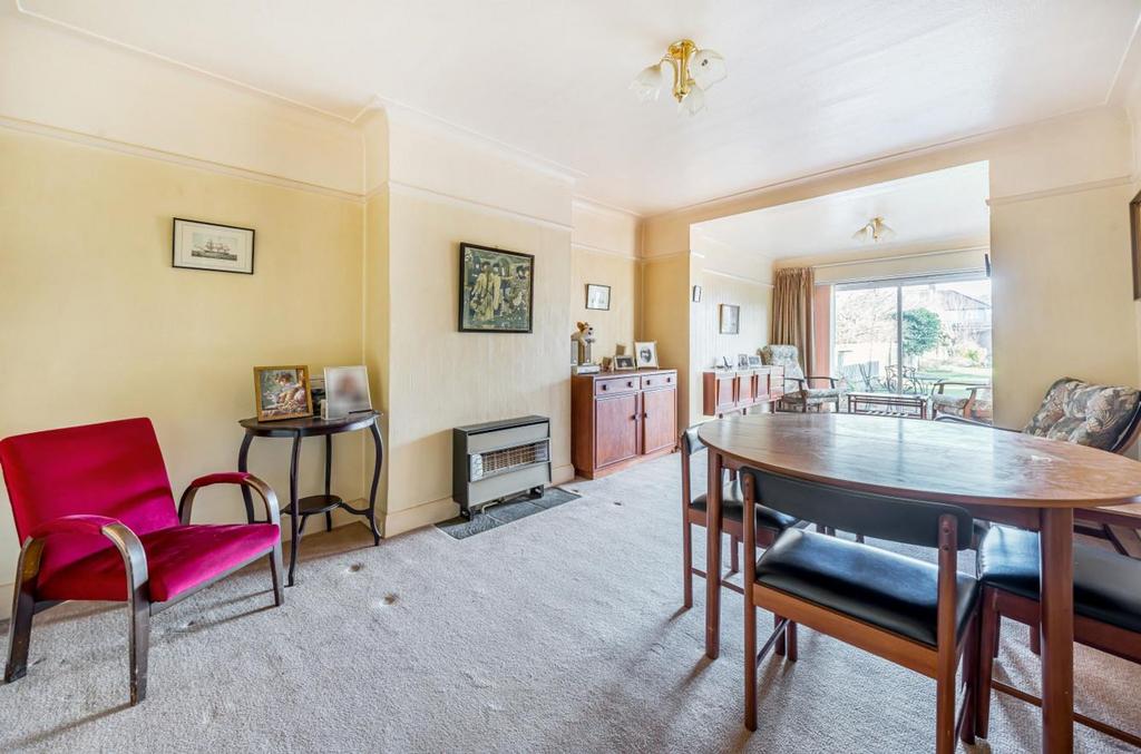Chadacre Road, Epsom, KT17 3 bed semi-detached house - £685,000
