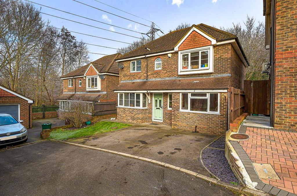 Woodland Walk, Epsom, KT19 4 bed detached house - £725,000