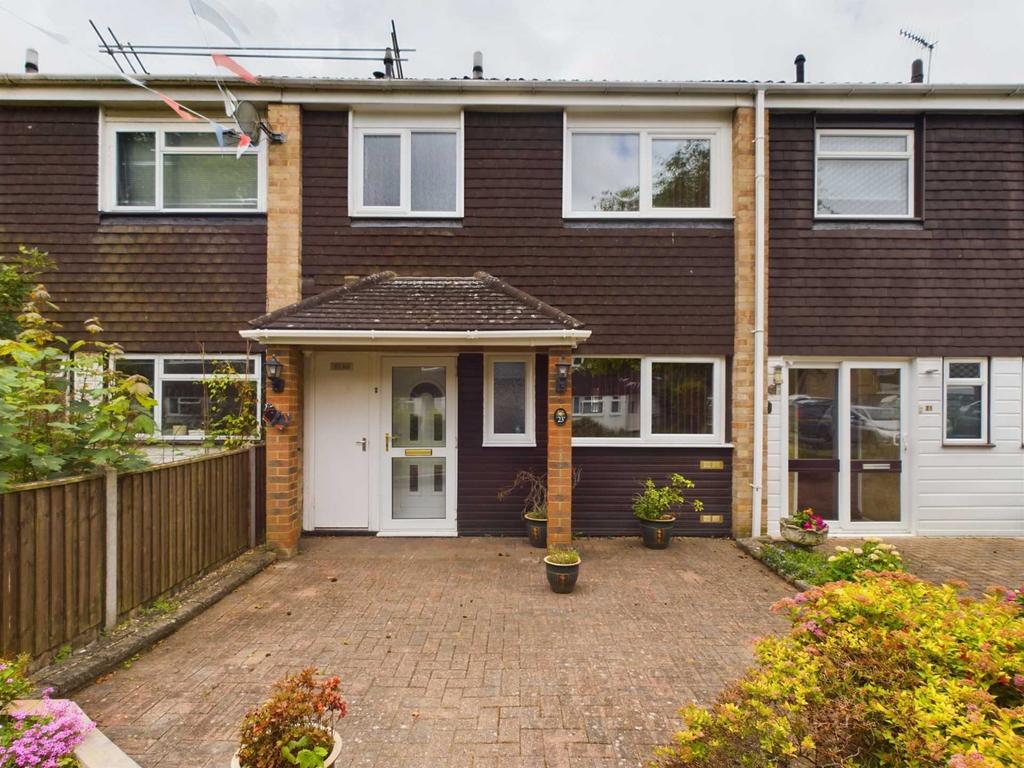 Hanger Close, Boxmoor 3 bed house - £400,000
