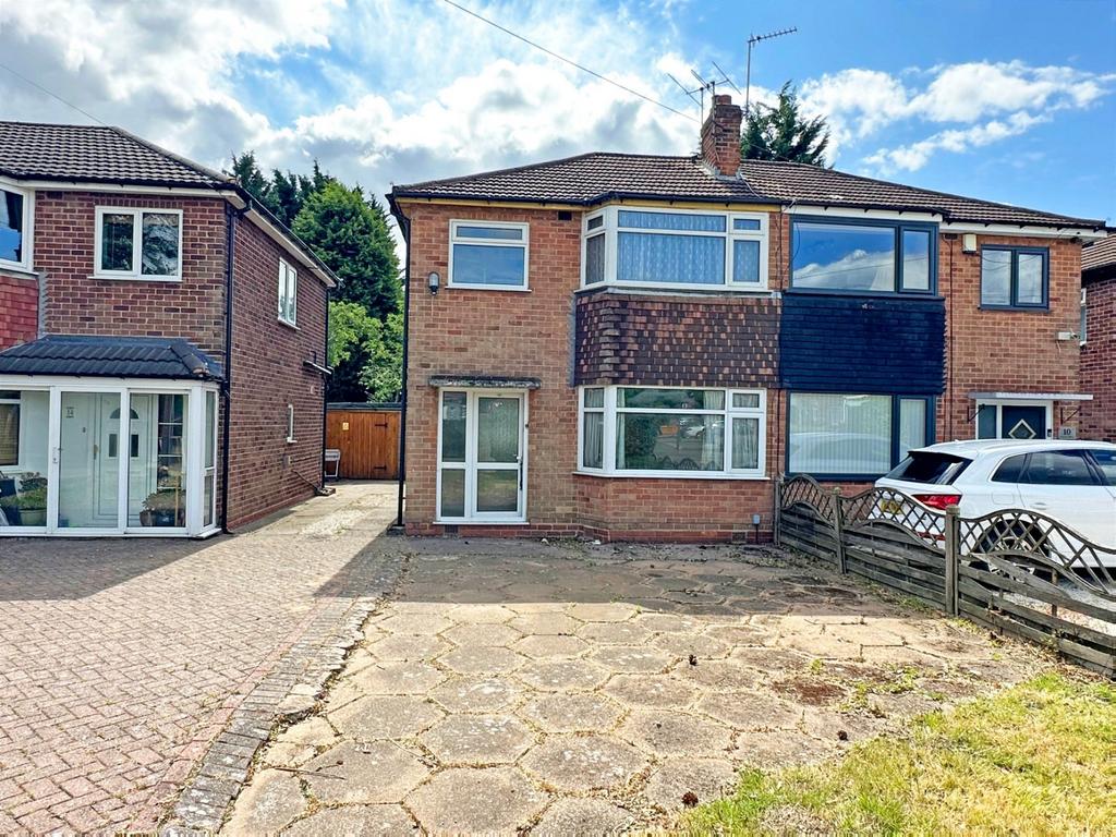 Foxcote Close Shirley B90 4pp 3 Bed Semi Detached House For Sale £