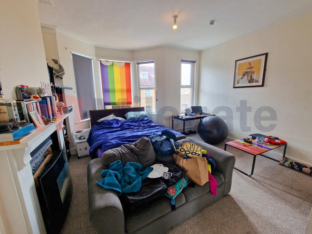 Burnaby Road, Southend-On-Sea SS1 Studio - £795 pcm (£183 pw)