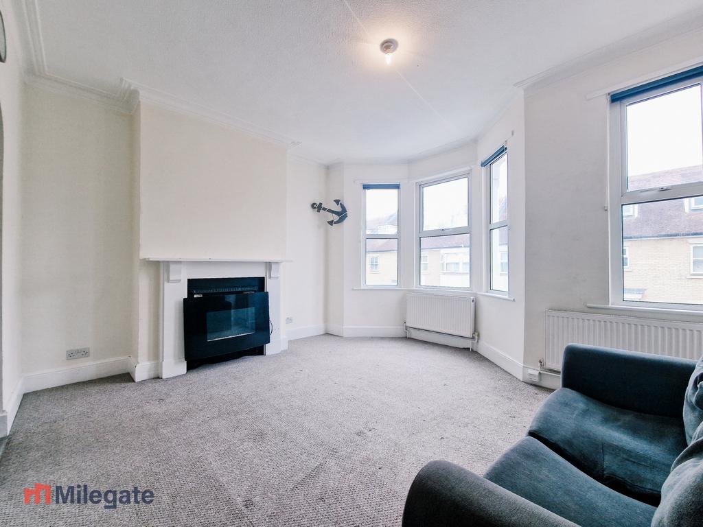 Burnaby Road, Southend-On-Sea SS1 Studio to rent - £795 pcm (£183 pw)