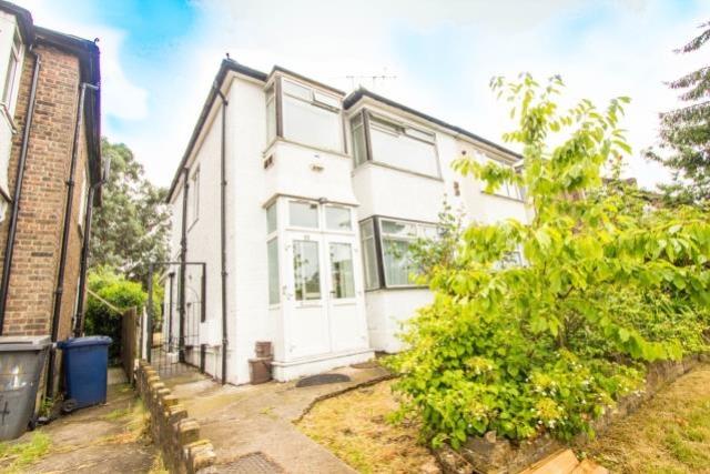 Great North Way, London, NW4 3 bed duplex - £375,000