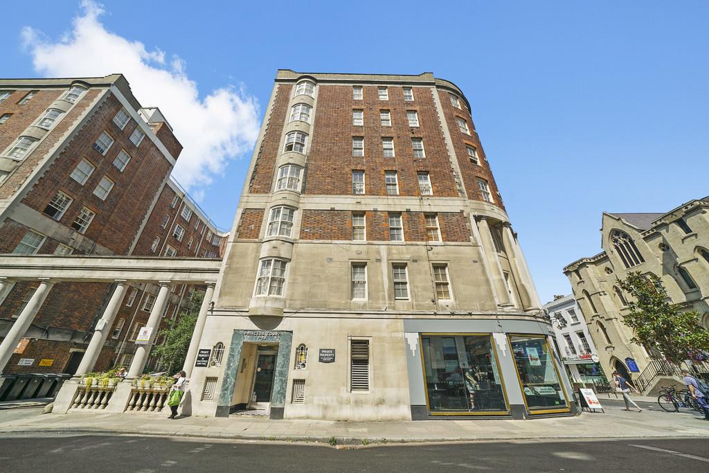 Princess Court, Queensway W2 2 bed flat to rent - £2,500 pcm (£577 pw)