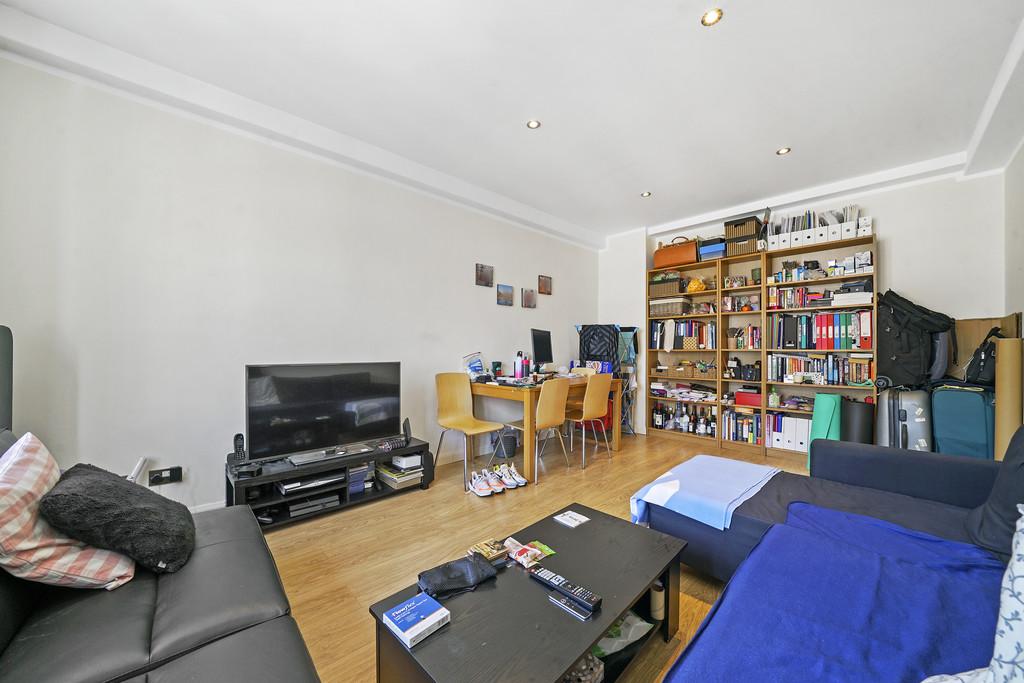 Princess Court, Queensway W2 2 bed flat - £2,650 pcm (£612 pw)