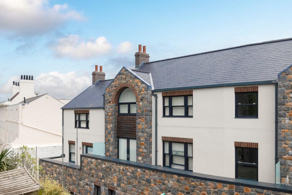 Les Amballes, St. Peter Port, Guernsey 2 bed apartment - £3,750 pcm (£ ...