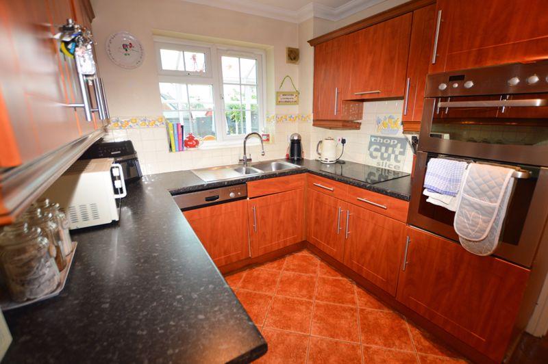 Pennine Lane, Golborne, WA3 3HF 5 bed detached house - £299,950