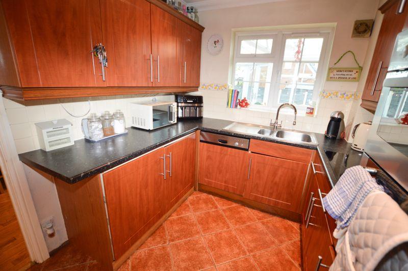 Pennine Lane, Golborne, WA3 3HF 5 bed detached house - £299,950