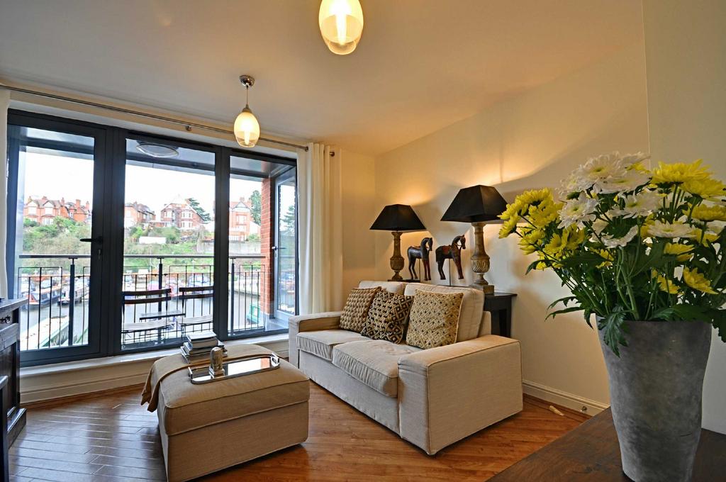 Medina House, Diglis Dock Road... 2 bed apartment - £875 pcm (£202 pw)