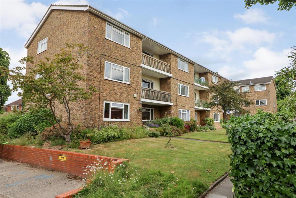 Rushams Road, Horsham 2 bed maisonette - £290,000