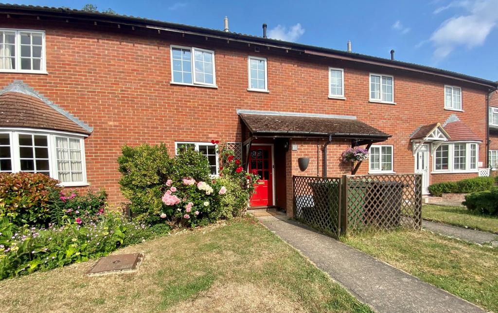 The Avenue, Liphook, Hampshire 3 bed terraced house - £345,000