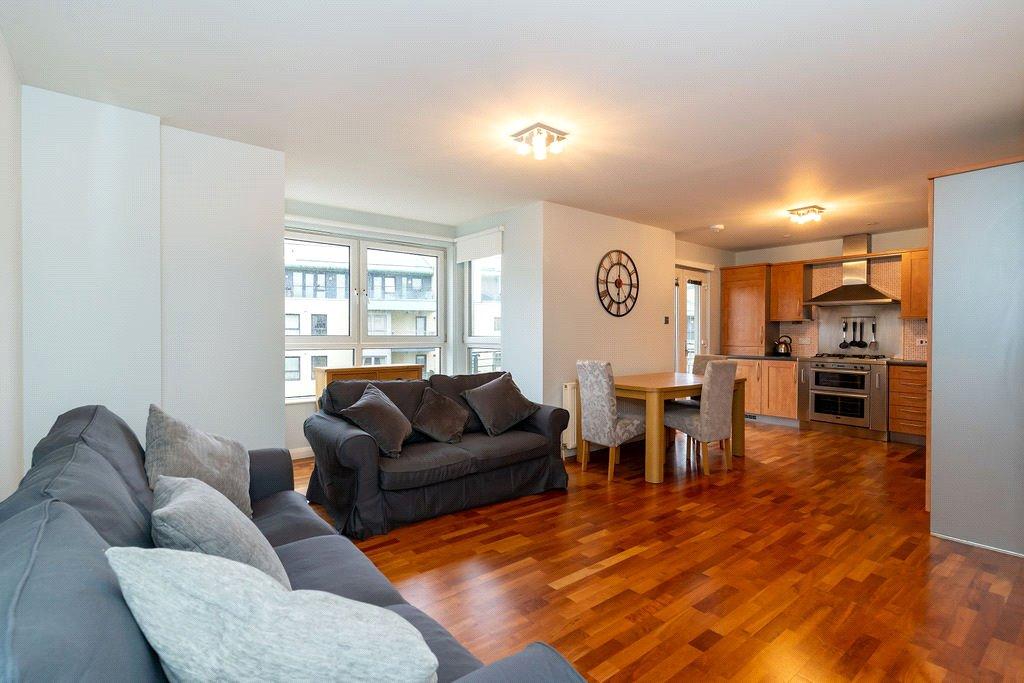 Portland Gardens, Edinburgh, EH6 3 bed flat - £1,800 pcm (£415 pw)