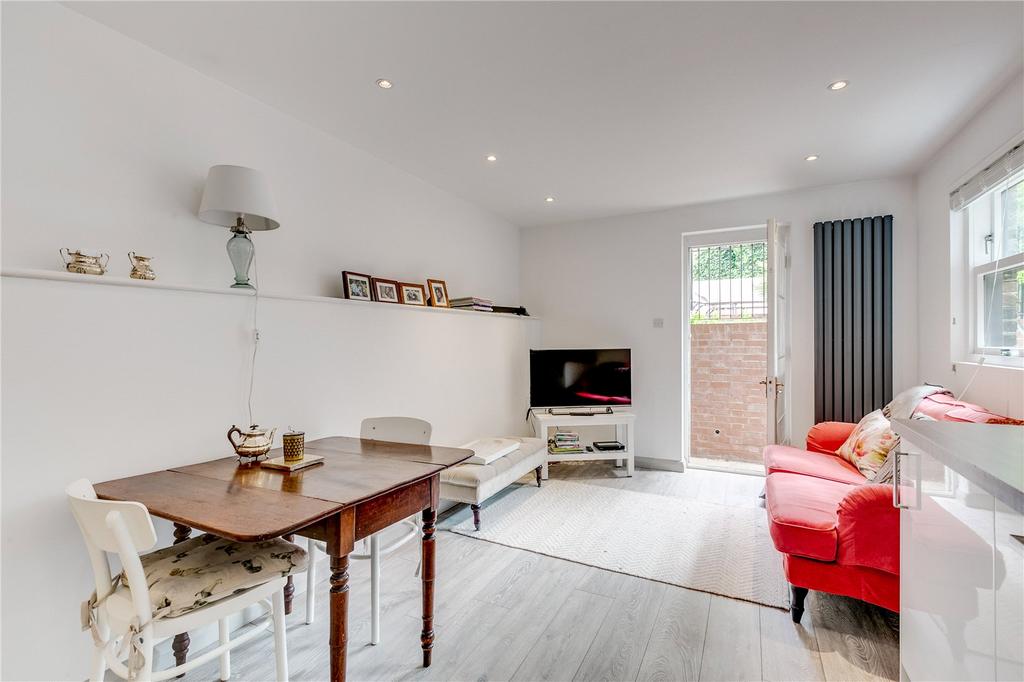 Ramsden Road, Clapham, London, SW12 2 bed apartment to rent - £2,750 ...