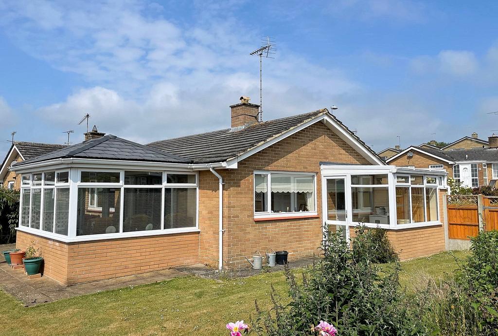 Sherborne, Dorset, DT9 2 bed semi-detached bungalow - £355,000