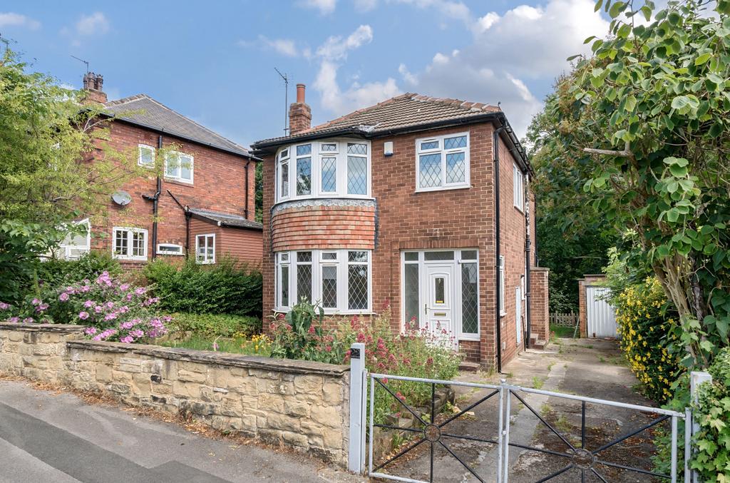 Bracken Edge, Leeds, West Yorkshire, LS8 3 bed detached house - £375,000