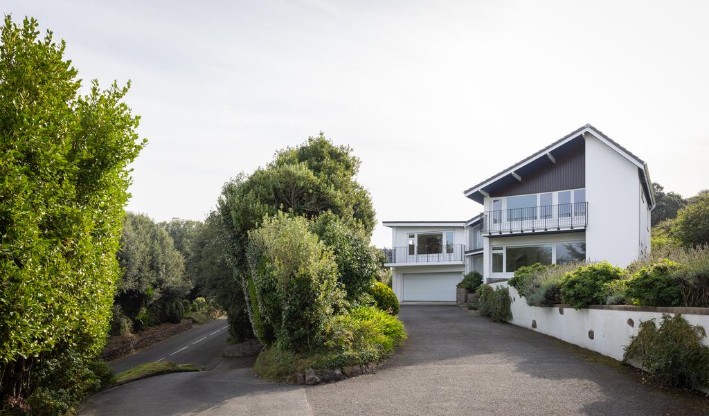 La Route Du Petit Port, St. Brelade... 4 bed detached house - £4,000 ...