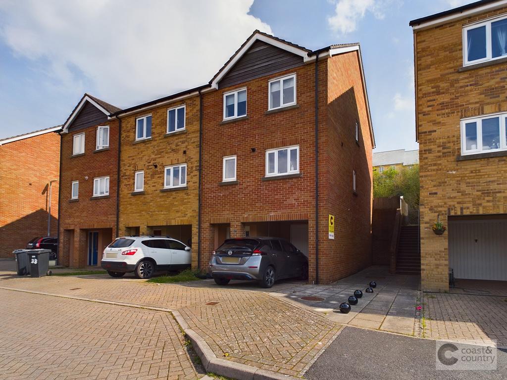 Frobisher Road, Newton Abbot 3 bed end of terrace house - £250,000