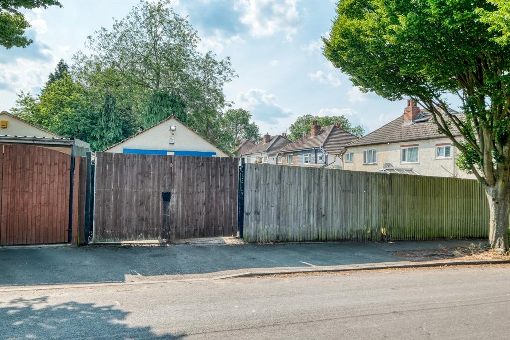 Chelston Road, Northfield, Birmingham, B31 5BT 4 bed semi-detached ...
