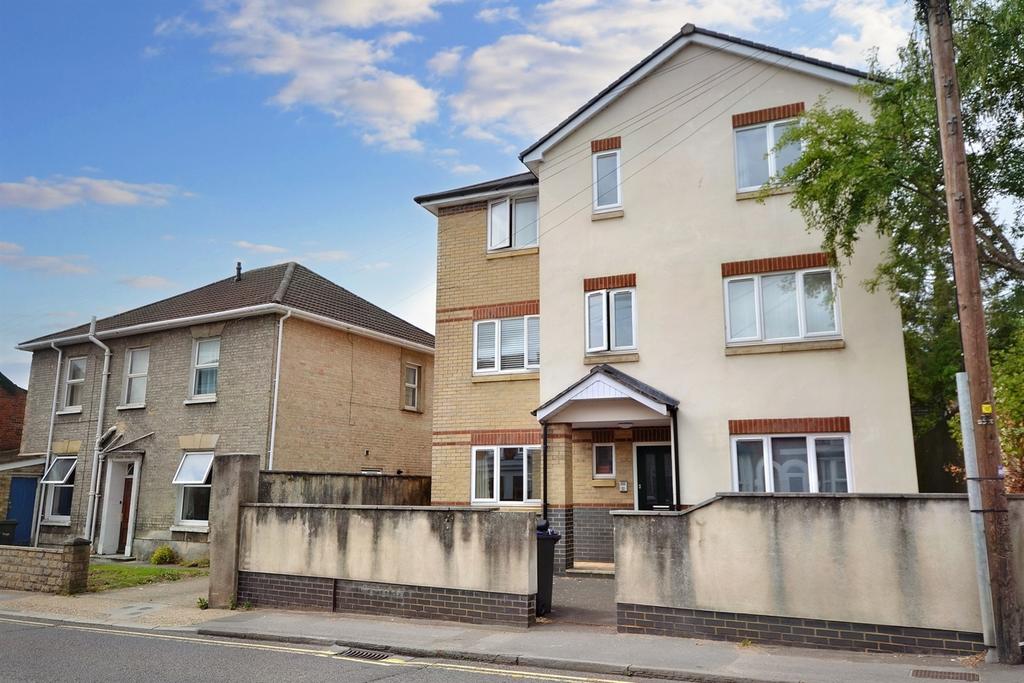 Salisbury 1 bed flat - £150,000