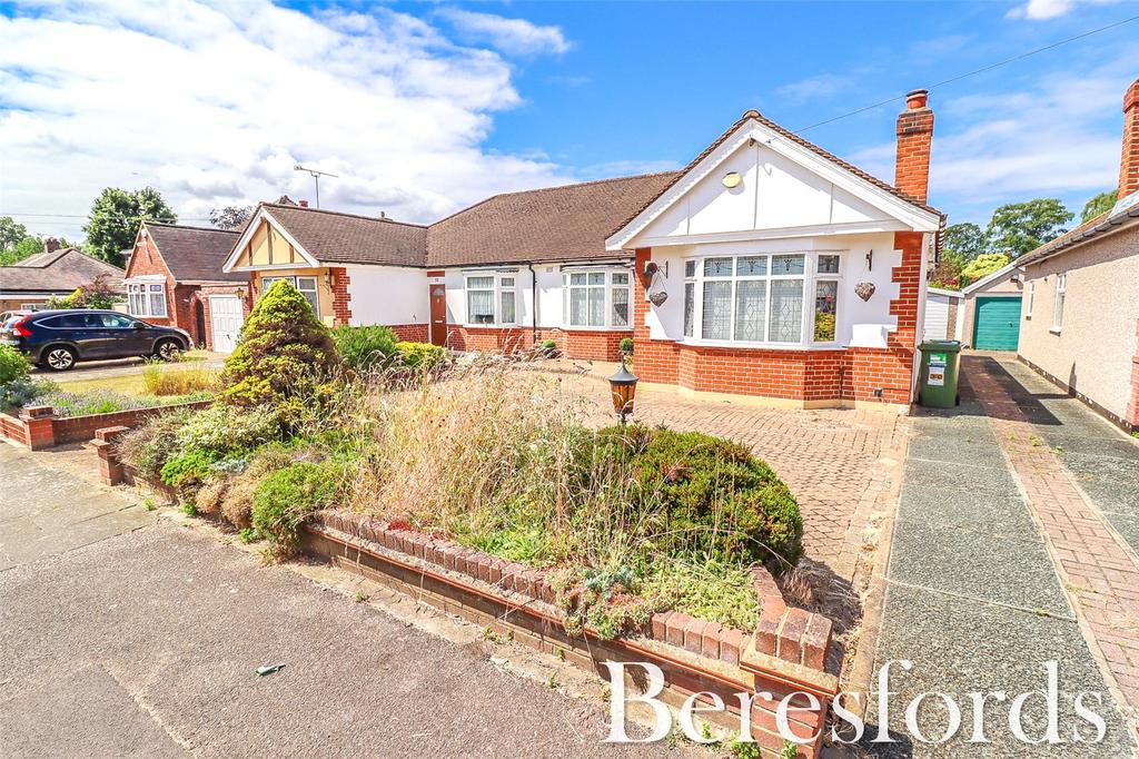 Clayton Avenue, Upminster, RM14 2 bed bungalow - £600,000